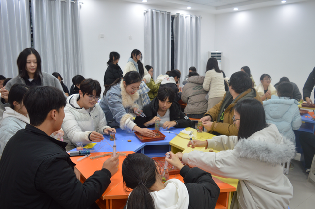 建筑与艺术学院组织师生参加心理健康教育中心开放周活动